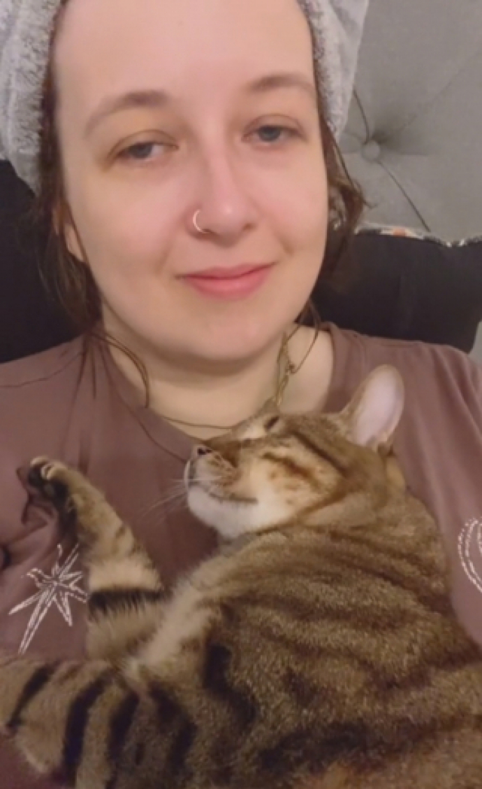 L’adorable rituel entre ce chat de sauvetage devenu aveugle et sa ...